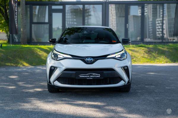 Белый Тойота C-HR 2021 в Вильнюс, объемом двигателя 1.99 л и пробегом 47 тыс. км за 23500 €, фото 4 на AUTOMOTO.COM.LV