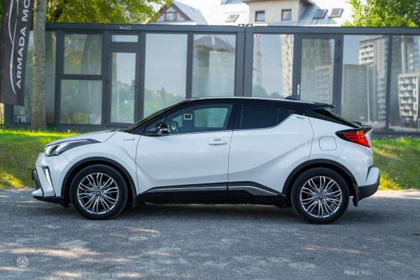 Белый Тойота C-HR 2021 в Вильнюс, объемом двигателя 1.99 л и пробегом 47 тыс. км за 23500 €, фото 7 на AUTOMOTO.COM.LV