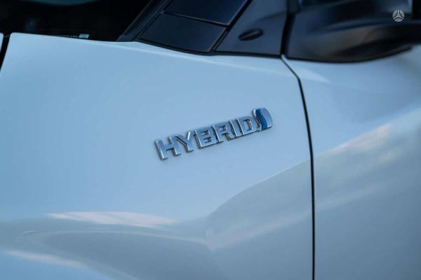 Белый Тойота C-HR 2021 в Вильнюс, объемом двигателя 1.99 л и пробегом 47 тыс. км за 23500 €, фото 9 на AUTOMOTO.COM.LV