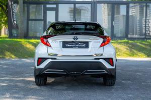 White Toyota C-HR 2021 in Vilnius, with an engine capacity of 1.99 L and mileage of 47 thousand km for 23500 €, photo 15 on AUTOMOTO.COM.LV