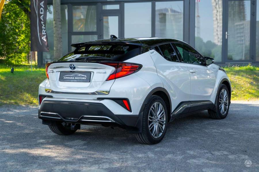 White Toyota C-HR 2021 in Vilnius, with an engine capacity of 1.99 L and mileage of 47 thousand km for 23500 €, photo 17 on AUTOMOTO.COM.LV
