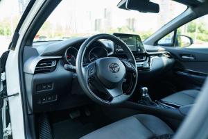 White Toyota C-HR 2021 in Vilnius, with an engine capacity of 1.99 L and mileage of 47 thousand km for 23500 €, photo 19 on AUTOMOTO.COM.LV