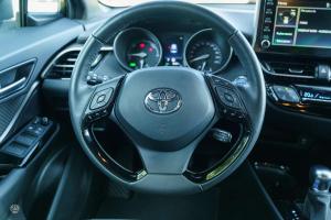 White Toyota C-HR 2021 in Vilnius, with an engine capacity of 1.99 L and mileage of 47 thousand km for 23500 €, photo 27 on AUTOMOTO.COM.LV