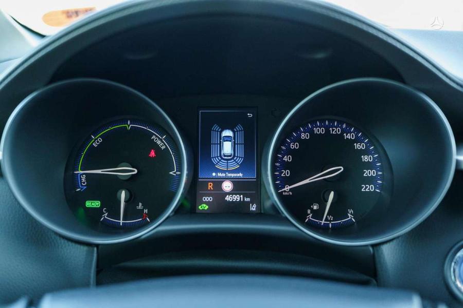 White Toyota C-HR 2021 in Vilnius, with an engine capacity of 1.99 L and mileage of 47 thousand km for 23500 €, photo 29 on AUTOMOTO.COM.LV