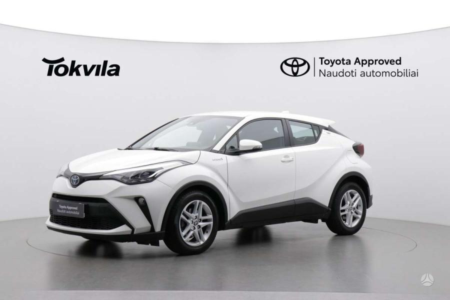 White Toyota C-HR 2021 in Vilnius, with an engine capacity of 1.80 L and mileage of 79 thousand km for 23900 €, photo 1 on AUTOMOTO.COM.LV