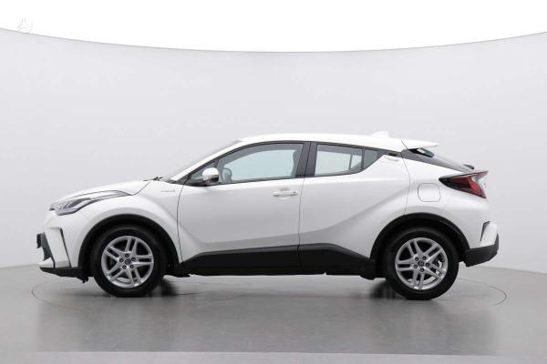 White Toyota C-HR 2021 in Vilnius, with an engine capacity of 1.80 L and mileage of 79 thousand km for 23900 €, photo 4 on AUTOMOTO.COM.LV