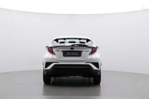 White Toyota C-HR 2021 in Vilnius, with an engine capacity of 1.80 L and mileage of 79 thousand km for 23900 €, photo 6 on AUTOMOTO.COM.LV