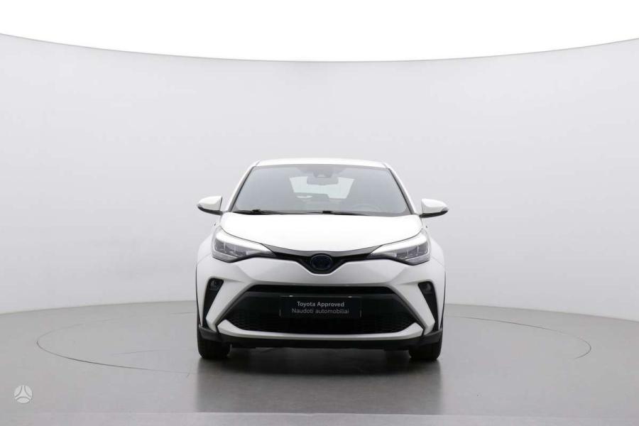 White Toyota C-HR 2021 in Vilnius, with an engine capacity of 1.80 L and mileage of 79 thousand km for 23900 €, photo 7 on AUTOMOTO.COM.LV