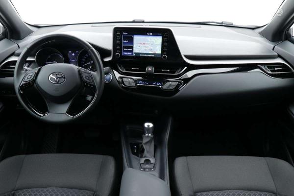 White Toyota C-HR 2021 in Vilnius, with an engine capacity of 1.80 L and mileage of 79 thousand km for 23900 €, photo 7 on AUTOMOTO.COM.LV