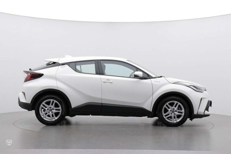 White Toyota C-HR 2021 in Vilnius, with an engine capacity of 1.80 L and mileage of 79 thousand km for 23900 €, photo 18 on AUTOMOTO.COM.LV