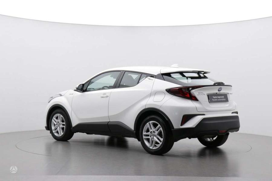 White Toyota C-HR 2021 in Vilnius, with an engine capacity of 1.80 L and mileage of 79 thousand km for 23900 €, photo 19 on AUTOMOTO.COM.LV