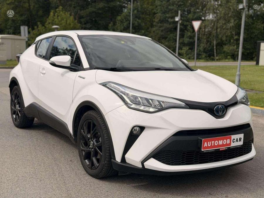 Белый Тойота C-HR 2021 в Вильнюс, объемом двигателя 1.80 л и пробегом 205 тыс. км за 16800 €, фото 4 на AUTOMOTO.COM.LV
