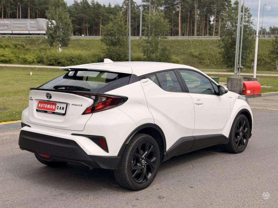 Белый Тойота C-HR 2021 в Вильнюс, объемом двигателя 1.80 л и пробегом 205 тыс. км за 16800 €, фото 5 на AUTOMOTO.COM.LV