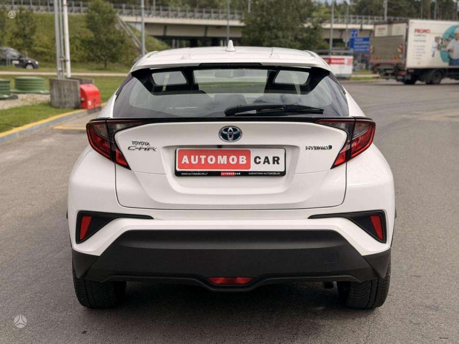 Белый Тойота C-HR 2021 в Вильнюс, объемом двигателя 1.80 л и пробегом 205 тыс. км за 16800 €, фото 6 на AUTOMOTO.COM.LV