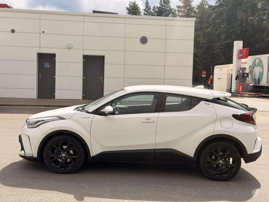 Белый Тойота C-HR 2021 в Вильнюс, объемом двигателя 1.80 л и пробегом 205 тыс. км за 16800 €, фото 9 на AUTOMOTO.COM.LV