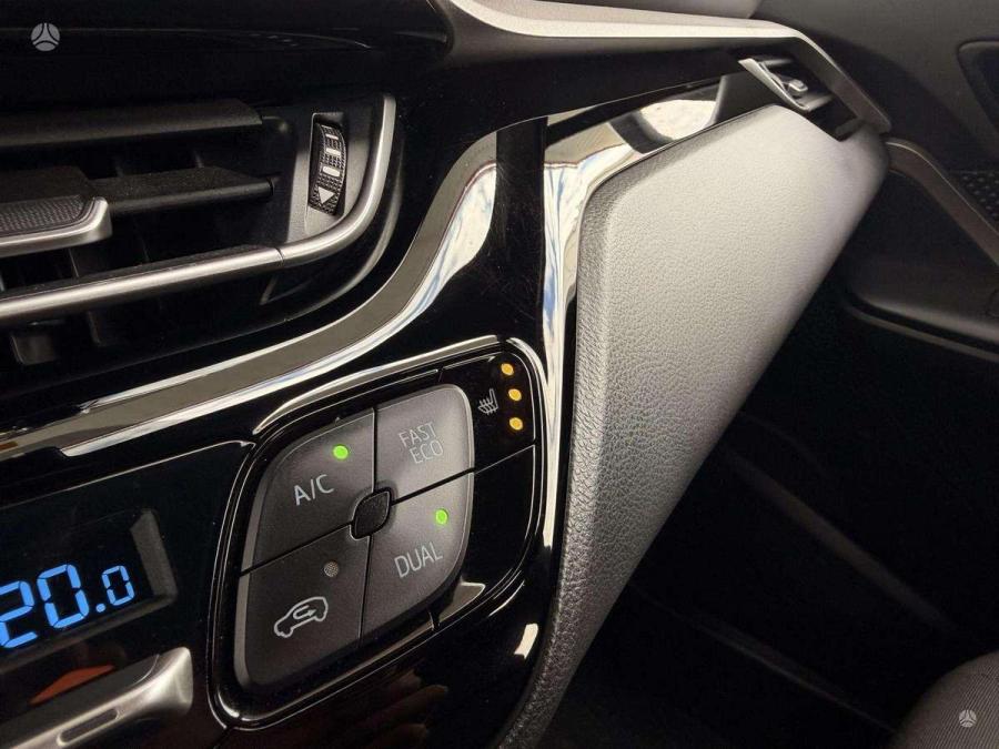 Белый Тойота C-HR 2021 в Вильнюс, объемом двигателя 1.80 л и пробегом 205 тыс. км за 16800 €, фото 24 на AUTOMOTO.COM.LV