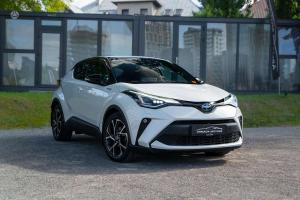 Белый Тойота C-HR 2021 в Вильнюс, объемом двигателя 1.99 л и пробегом 86 тыс. км за 21900 €, фото  на AUTOMOTO.COM.LV