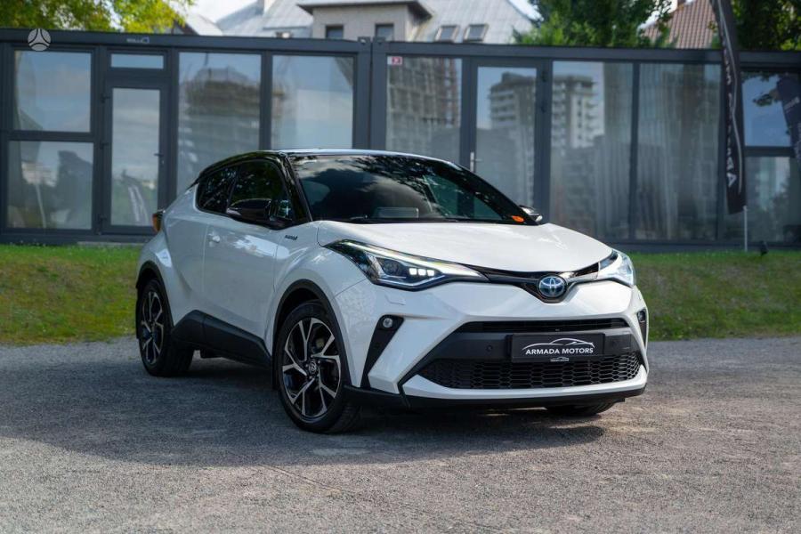 Белый Тойота C-HR 2021 в Вильнюс, объемом двигателя 1.99 л и пробегом 86 тыс. км за 21900 €, фото 1 на AUTOMOTO.COM.LV