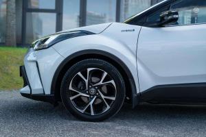 Белый Тойота C-HR 2021 в Вильнюс, объемом двигателя 1.99 л и пробегом 86 тыс. км за 21900 €, фото 10 на AUTOMOTO.COM.LV