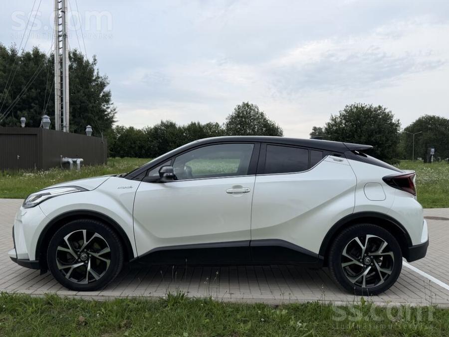 Balts Toyota C-HR 2021 Rīga, ar dzinēja tilpumu 1.80 L un nobraukumu 52 tūkst. km par 22490 €, foto 1 vietnē AUTOMOTO.COM.LV