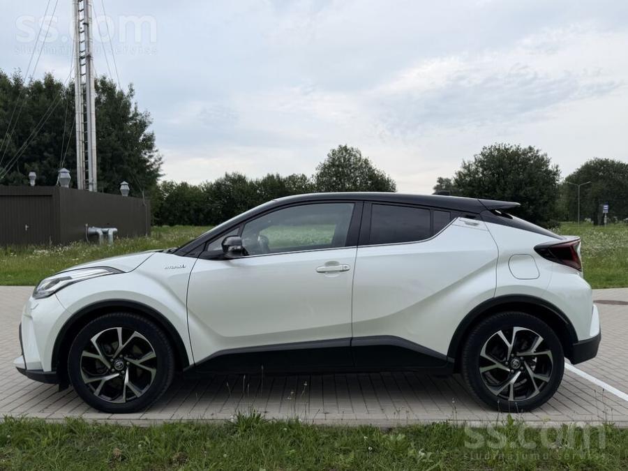 Balts Toyota C-HR 2021 Rīga, ar dzinēja tilpumu 1.80 L un nobraukumu 52 tūkst. km par 22490 €, foto 3 vietnē AUTOMOTO.COM.LV