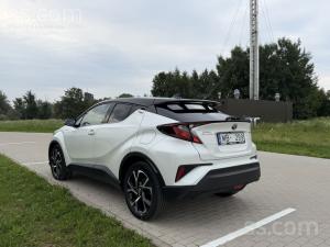 Balts Toyota C-HR 2021 Rīga, ar dzinēja tilpumu 1.80 L un nobraukumu 52 tūkst. km par 22490 €, foto 4 vietnē AUTOMOTO.COM.LV