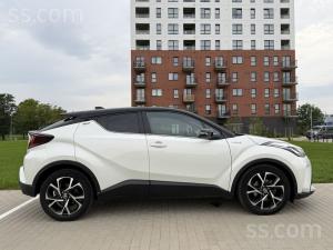 Balts Toyota C-HR 2021 Rīga, ar dzinēja tilpumu 1.80 L un nobraukumu 52 tūkst. km par 22490 €, foto 6 vietnē AUTOMOTO.COM.LV