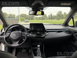 Balts Toyota C-HR 2021 Rīga, ar dzinēja tilpumu 1.80 L un nobraukumu 52 tūkst. km par 22490 €, foto 15 vietnē AUTOMOTO.COM.LV