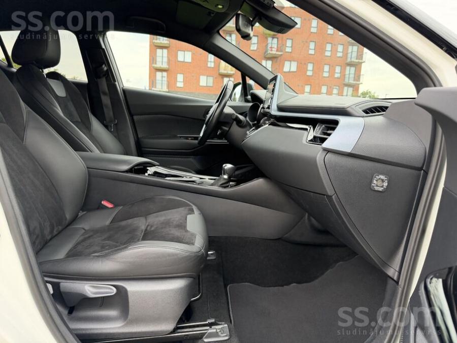 Balts Toyota C-HR 2021 Rīga, ar dzinēja tilpumu 1.80 L un nobraukumu 52 tūkst. km par 22490 €, foto 16 vietnē AUTOMOTO.COM.LV