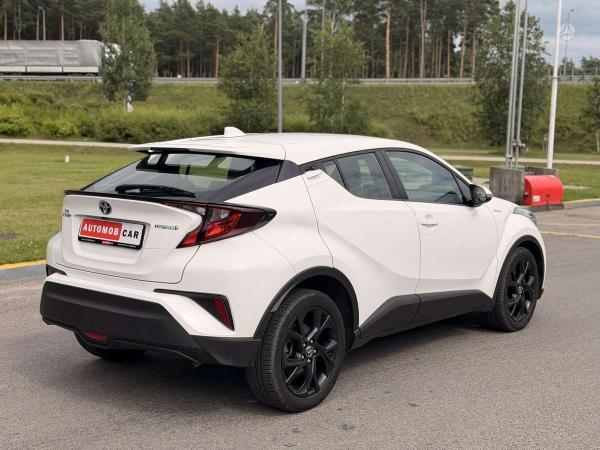 Белый Тойота C-HR 2021 в Вильнюс, объемом двигателя 1.80 л и пробегом 205 тыс. км за 16800 €, фото 4 на AUTOMOTO.COM.LV