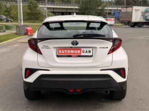 White Toyota C-HR 2021 in Vilnius, with an engine capacity of 1.80 L and mileage of 205 thousand km for 16800 €, photo 6 on AUTOMOTO.COM.LV