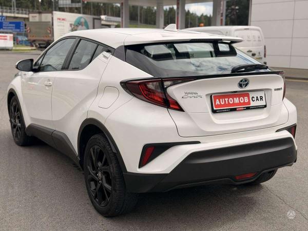 Белый Тойота C-HR 2021 в Вильнюс, объемом двигателя 1.80 л и пробегом 205 тыс. км за 16800 €, фото 6 на AUTOMOTO.COM.LV