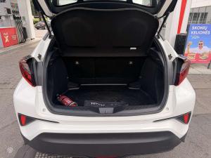White Toyota C-HR 2021 in Vilnius, with an engine capacity of 1.80 L and mileage of 205 thousand km for 16800 €, photo 16 on AUTOMOTO.COM.LV