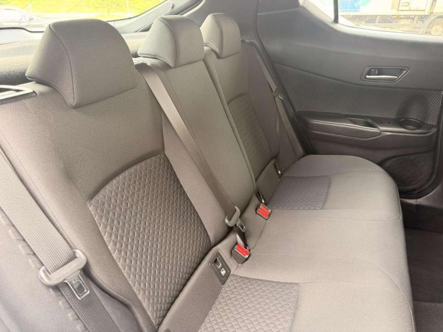 White Toyota C-HR 2021 in Vilnius, with an engine capacity of 1.80 L and mileage of 205 thousand km for 16800 €, photo 18 on AUTOMOTO.COM.LV
