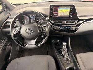 White Toyota C-HR 2021 in Vilnius, with an engine capacity of 1.80 L and mileage of 205 thousand km for 16800 €, photo 22 on AUTOMOTO.COM.LV