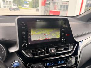 White Toyota C-HR 2021 in Vilnius, with an engine capacity of 1.80 L and mileage of 205 thousand km for 16800 €, photo 27 on AUTOMOTO.COM.LV