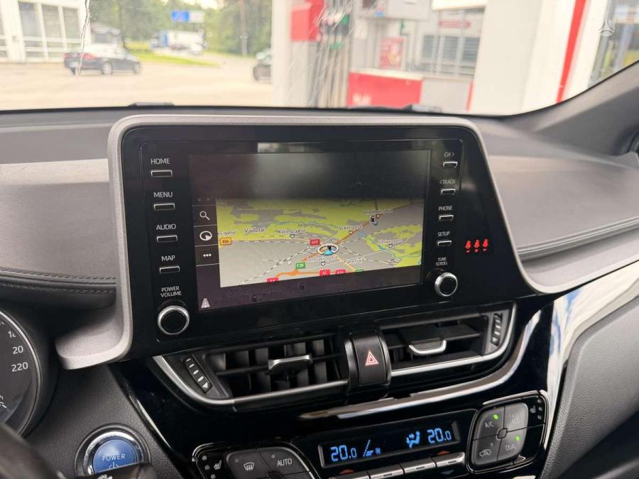White Toyota C-HR 2021 in Vilnius, with an engine capacity of 1.80 L and mileage of 205 thousand km for 16800 €, photo 27 on AUTOMOTO.COM.LV