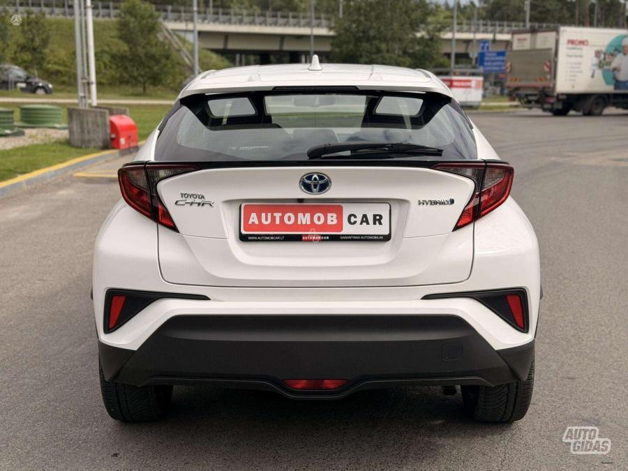 Белый Тойота C-HR 2021 в Вильнюс, объемом двигателя 1.80 л и пробегом 205 тыс. км за 16800 €, фото 6 на AUTOMOTO.COM.LV
