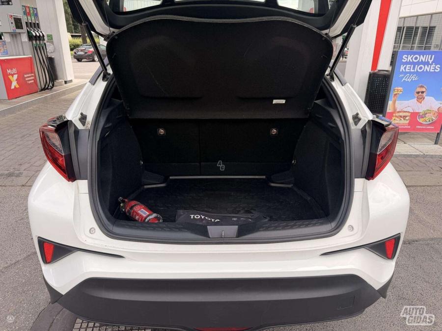 Белый Тойота C-HR 2021 в Вильнюс, объемом двигателя 1.80 л и пробегом 205 тыс. км за 16800 €, фото 16 на AUTOMOTO.COM.LV