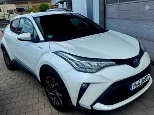 White Toyota C-HR 2021 in Taurage, with an engine capacity of 1.99 L and mileage of 288 thousand km for 12500 €, photo 3 on AUTOMOTO.COM.LV