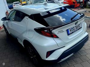 White Toyota C-HR 2021 in Taurage, with an engine capacity of 1.99 L and mileage of 288 thousand km for 12500 €, photo 5 on AUTOMOTO.COM.LV