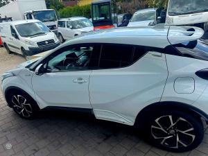 White Toyota C-HR 2021 in Taurage, with an engine capacity of 1.99 L and mileage of 288 thousand km for 12500 €, photo 7 on AUTOMOTO.COM.LV