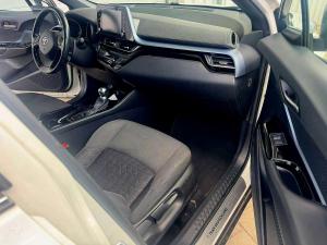 White Toyota C-HR 2021 in Taurage, with an engine capacity of 1.99 L and mileage of 288 thousand km for 12500 €, photo 15 on AUTOMOTO.COM.LV