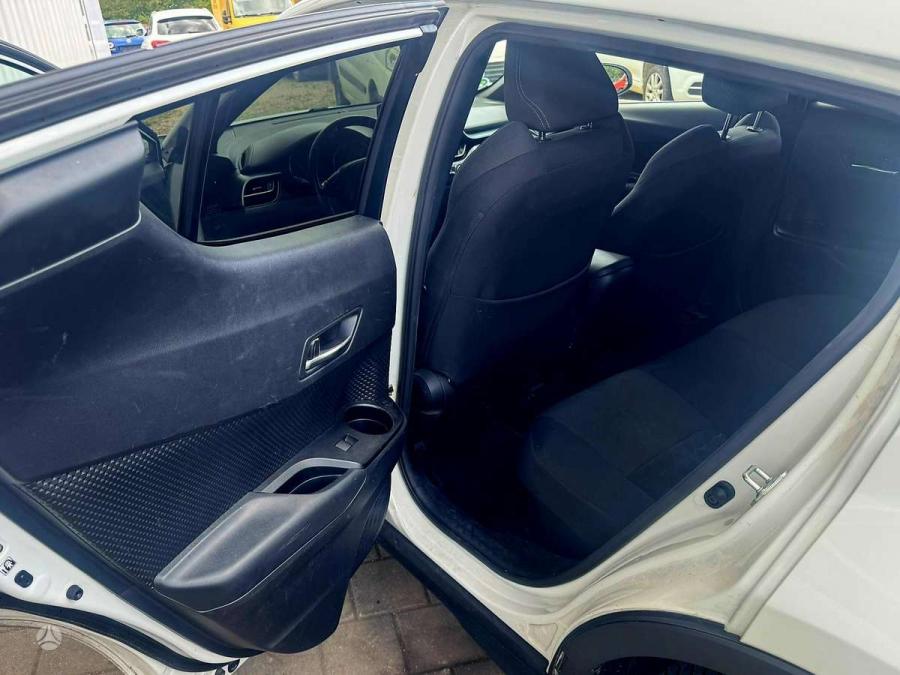 White Toyota C-HR 2021 in Taurage, with an engine capacity of 1.99 L and mileage of 288 thousand km for 12500 €, photo 17 on AUTOMOTO.COM.LV