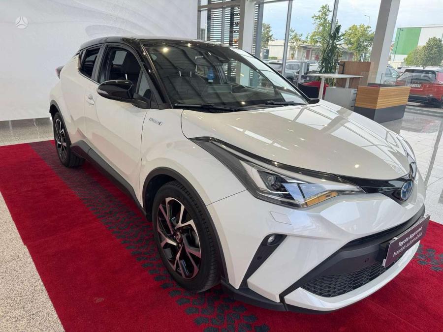Balts Toyota C-HR 2021 Šauļi, ar dzinēja tilpumu 1.80 L un nobraukumu 126 tūkst. km par 20500 €, foto 3 vietnē AUTOMOTO.COM.LV