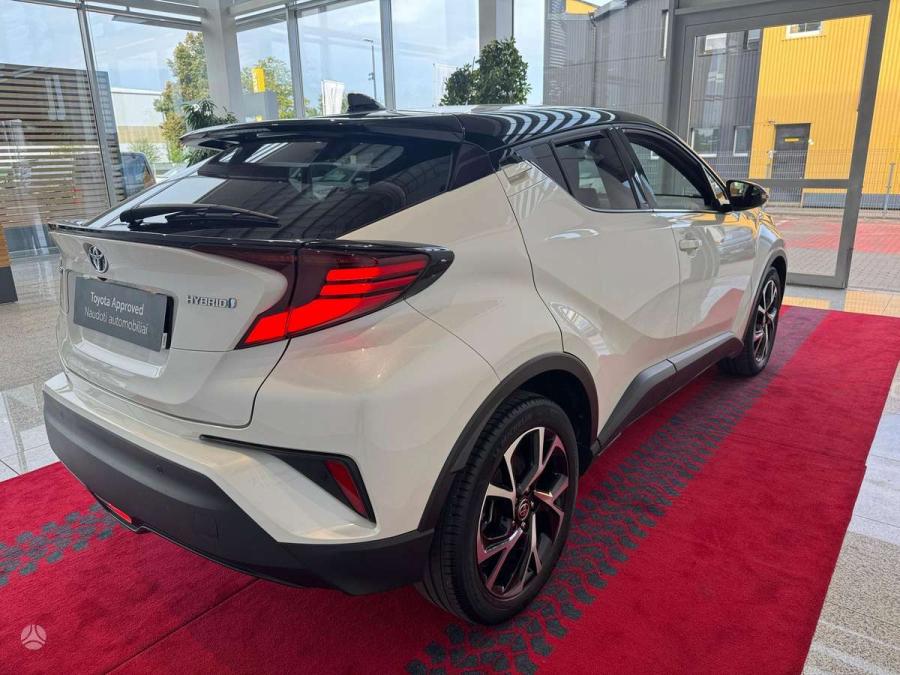 Balts Toyota C-HR 2021 Šauļi, ar dzinēja tilpumu 1.80 L un nobraukumu 126 tūkst. km par 20500 €, foto 8 vietnē AUTOMOTO.COM.LV
