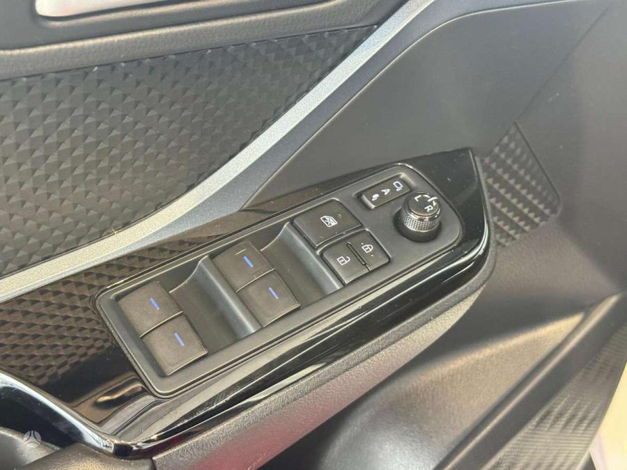 Balts Toyota C-HR 2021 Šauļi, ar dzinēja tilpumu 1.80 L un nobraukumu 126 tūkst. km par 20500 €, foto 12 vietnē AUTOMOTO.COM.LV