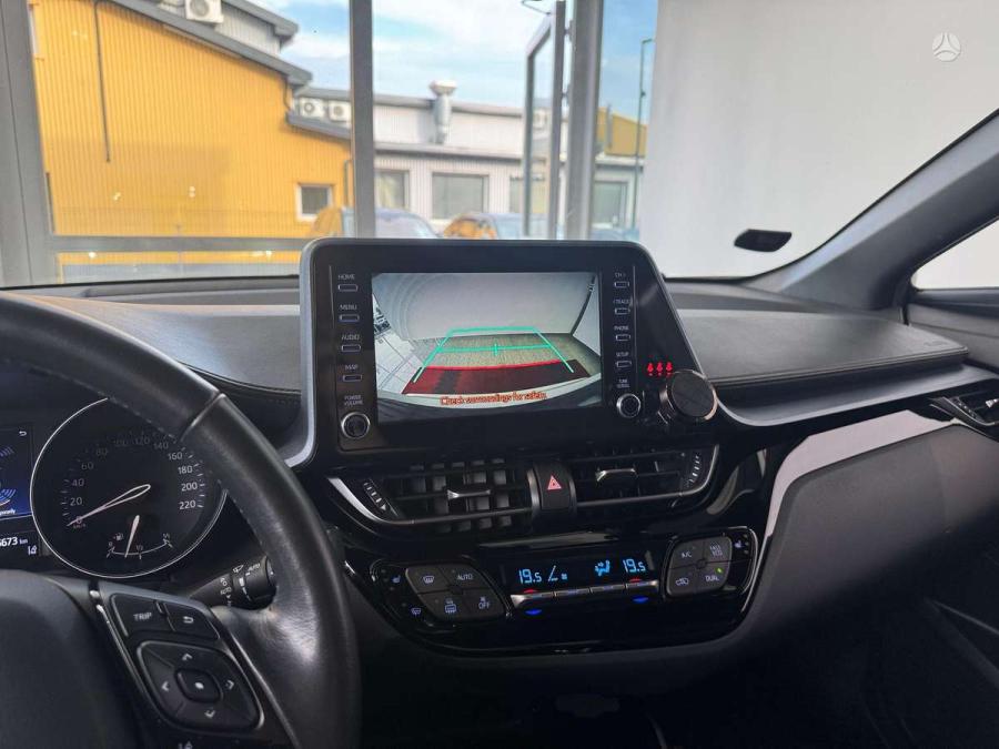 Balts Toyota C-HR 2021 Šauļi, ar dzinēja tilpumu 1.80 L un nobraukumu 126 tūkst. km par 20500 €, foto 20 vietnē AUTOMOTO.COM.LV