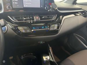 Balts Toyota C-HR 2021 Šauļi, ar dzinēja tilpumu 1.80 L un nobraukumu 126 tūkst. km par 20500 €, foto 21 vietnē AUTOMOTO.COM.LV
