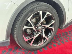 Balts Toyota C-HR 2021 Šauļi, ar dzinēja tilpumu 1.80 L un nobraukumu 126 tūkst. km par 20500 €, foto 29 vietnē AUTOMOTO.COM.LV